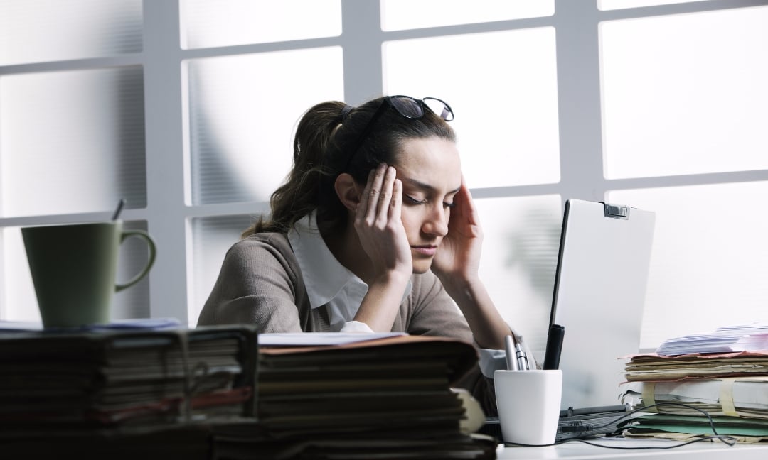 headache and migraine at work too much screen time - J and S vision